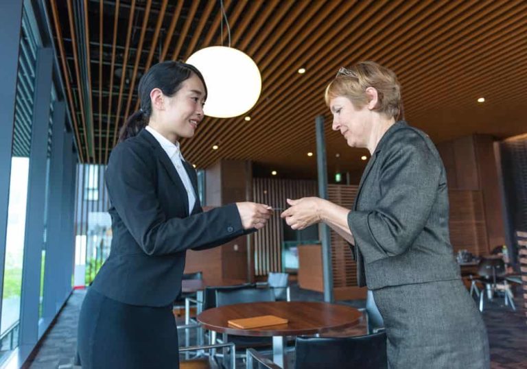 10 Rules of Japanese Business Etiquette - Excellentetiquette