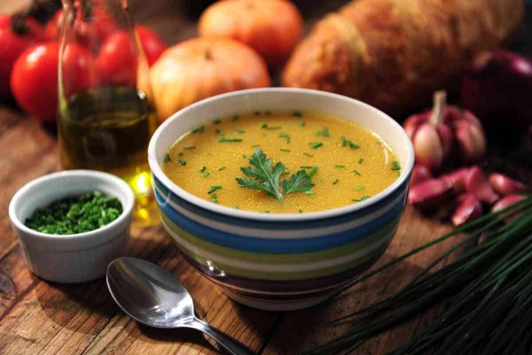 11 Soup Etiquette Do's and Don'ts - Excellentetiquette