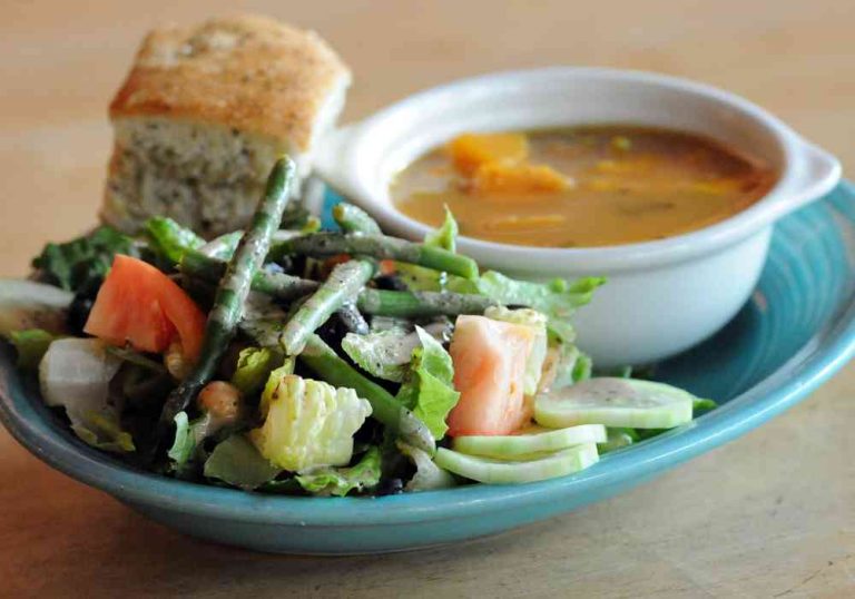 11 Soup Etiquette Do's and Don'ts - Excellentetiquette