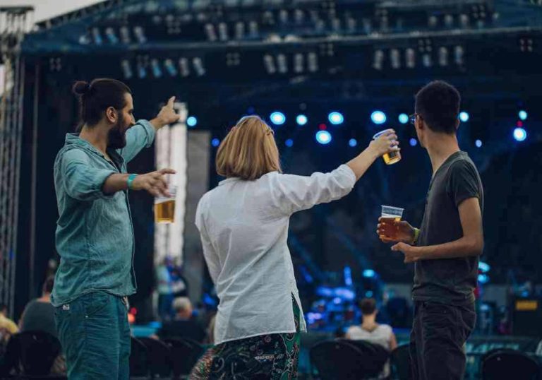 11 Mosh Pit Etiquette and Rules - Excellentetiquette