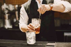 12 Bar Etiquette To Follow - Excellentetiquette