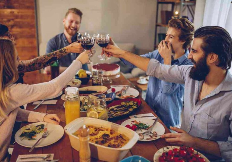 Informal Dinner Setting: 8 Strategies - Excellentetiquette