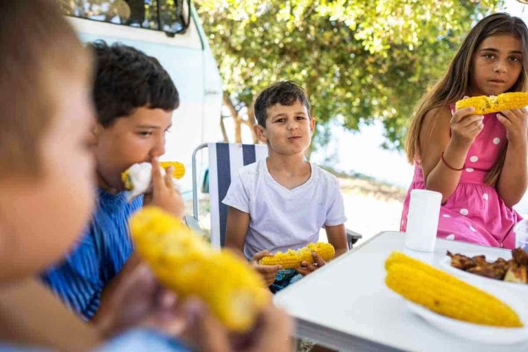 How to Eat Corn on the Cob? - Excellentetiquette