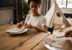 Kids' Table Manners: 12 Do's and Don'ts - Excellentetiquette