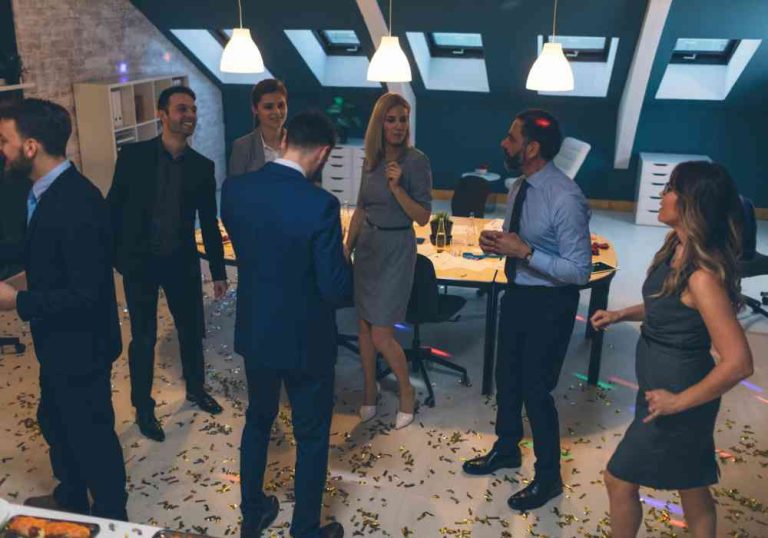 Office Party Etiquette: 12 Do's and Don'ts